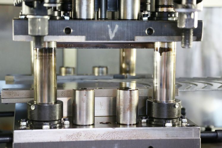 Stanzen | Eckhardt Metallbearbeitung